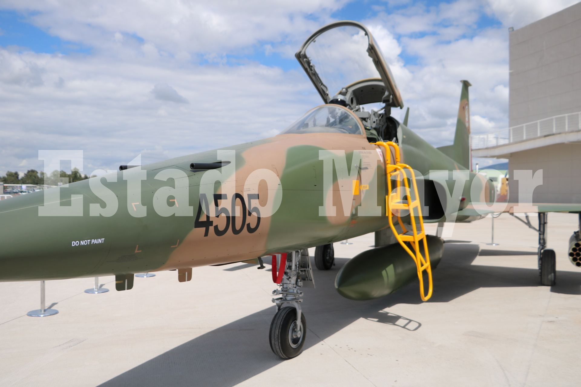 Se deshace la FAM de uno de sus tigres F-5 y de otras aeronaves ...