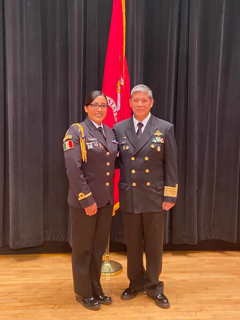 Una Teniente de la Armada de México se graduó en la escuela de Marines ...